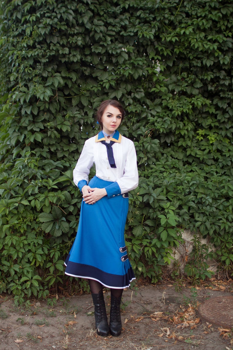 Elizabeth Comstock Outfit